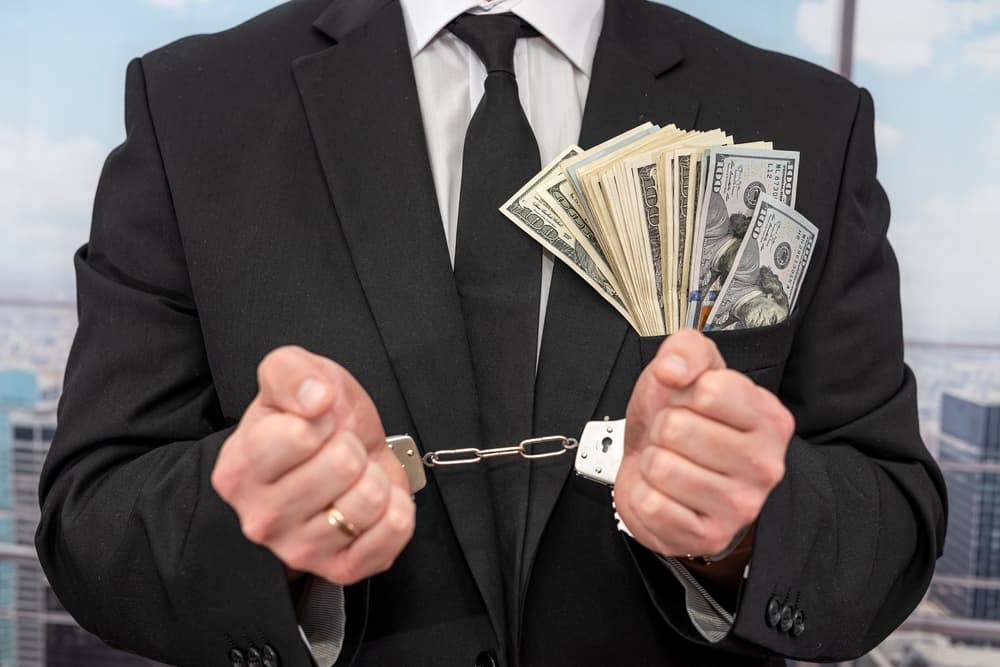 What Are the Differences Between a Federal and a State Charge?